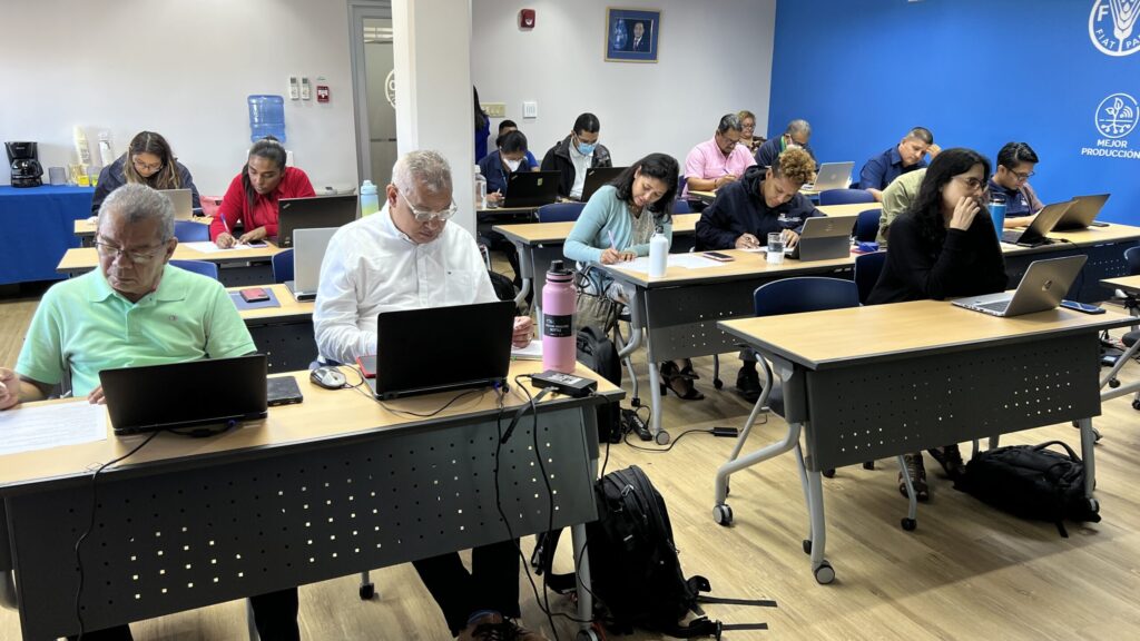 Especialistas forestales y de informática de MiAMBIENTE se capacitan en ...